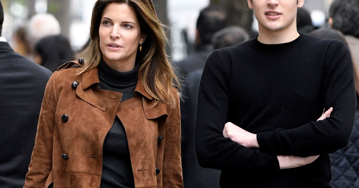 Στέφανι Σέιμουρ: Το 54χρονο supermodel ποζάρει με τα ρούχα του γιου της ...