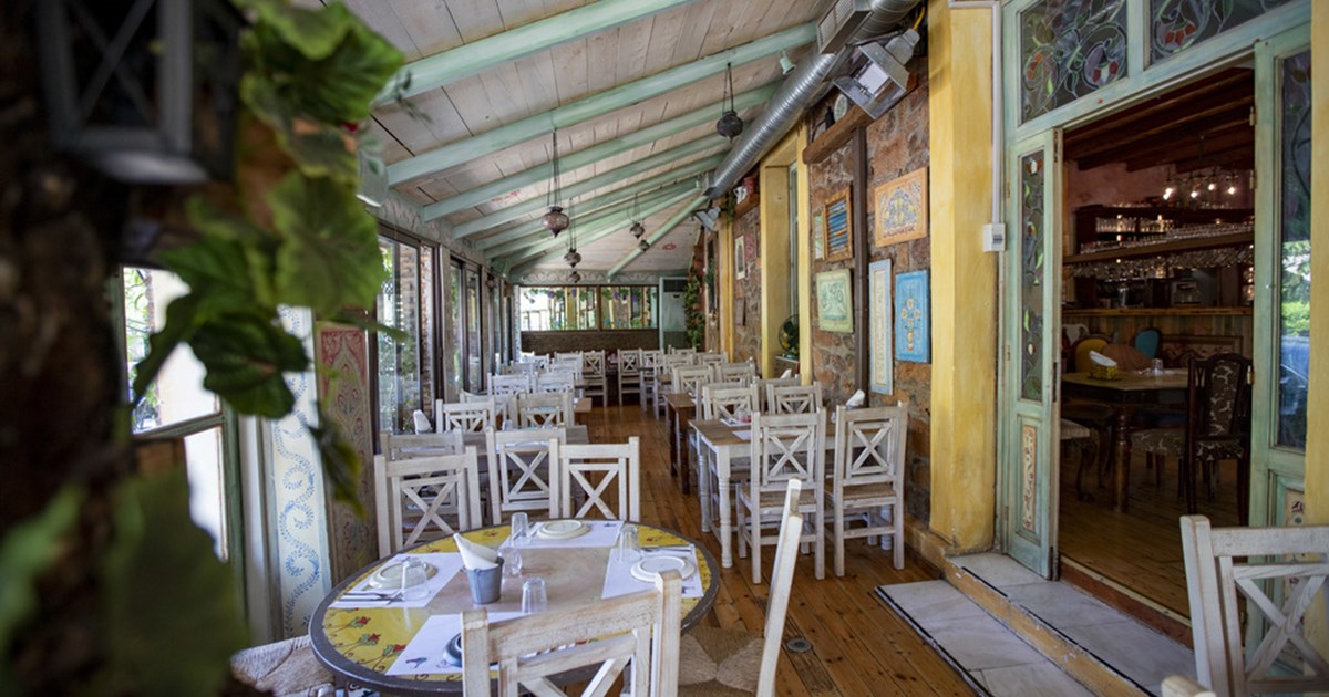 Ένα «χαρούμενο» γεύμα στον Λεμονόκηπο στη Φιλαδέλφεια και μία ιστορία ...