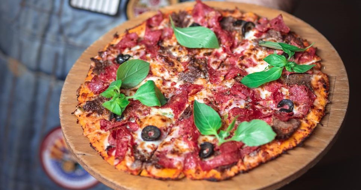 Ζυμάρι πίτσας από κουνουπίδι και τα κιλά θα πετάξουν μακριά αλλά η ...