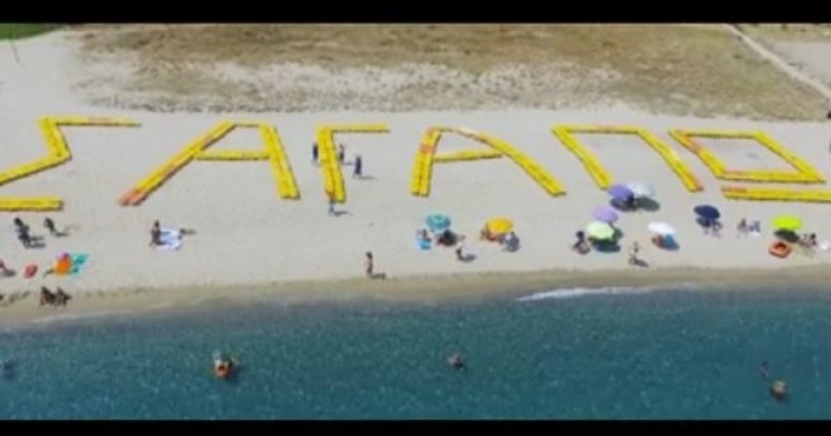 Το πιο μεγάλο «σ’ αγαπώ» γράφτηκε με σεζλόνγκ, από έναν Λαρισαίο, σε ...