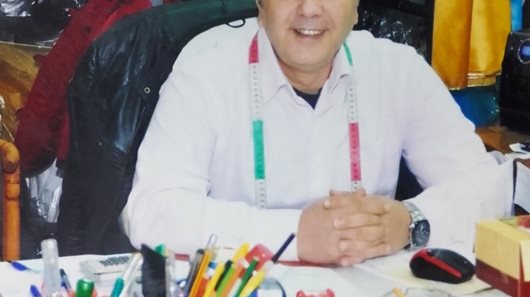 Gi Pap, ο Έλληνας που μας έκανε να φοράμε παπιγιόν χωρίς ενοχές