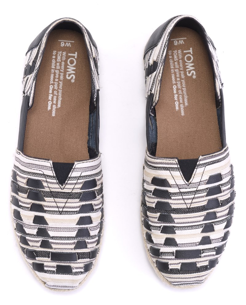 Δείτε όλα τα νέα σχέδια Toms με τις πιο όμορφες εσπαντρίγιες για την Άνοιξη