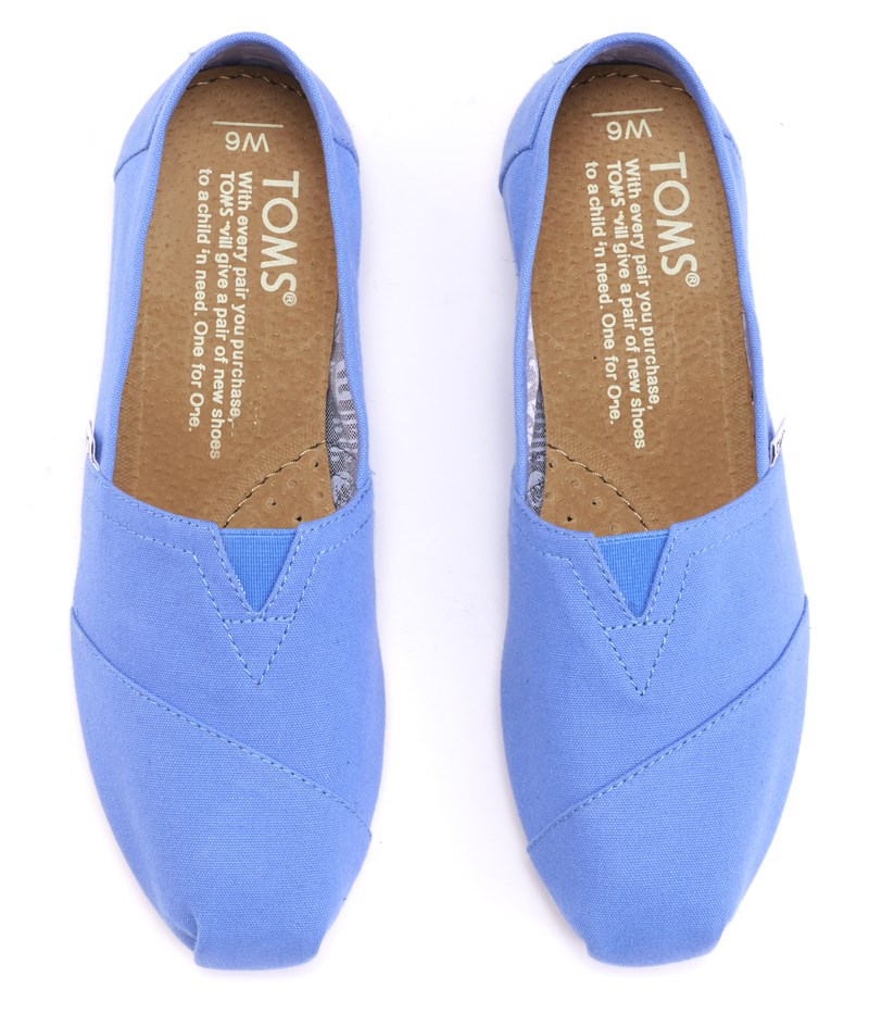 Δείτε όλα τα νέα σχέδια Toms με τις πιο όμορφες εσπαντρίγιες για την Άνοιξη