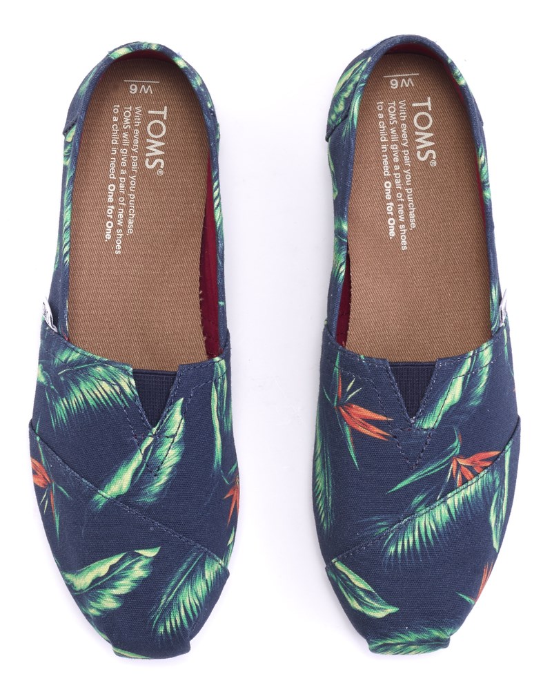 Δείτε όλα τα νέα σχέδια Toms με τις πιο όμορφες εσπαντρίγιες για την Άνοιξη