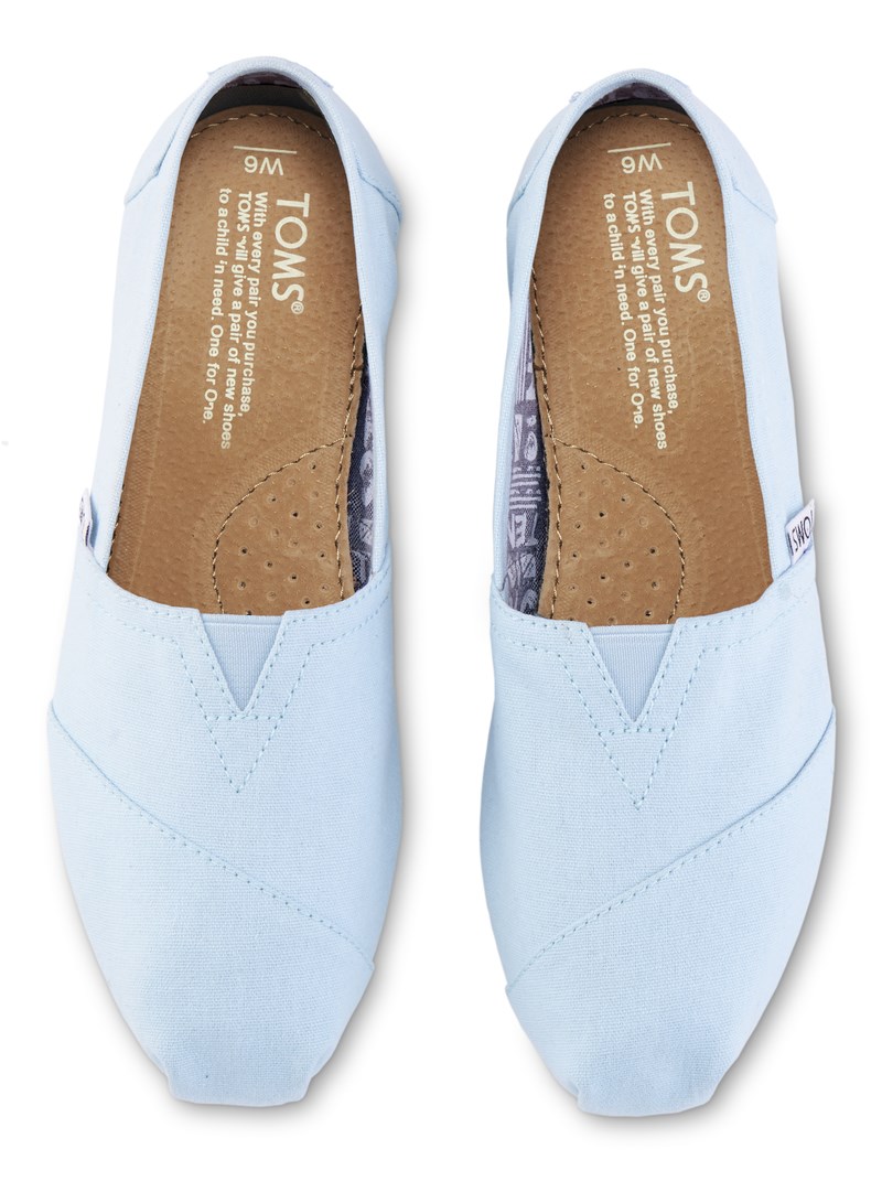 Δείτε όλα τα νέα σχέδια Toms με τις πιο όμορφες εσπαντρίγιες για την Άνοιξη