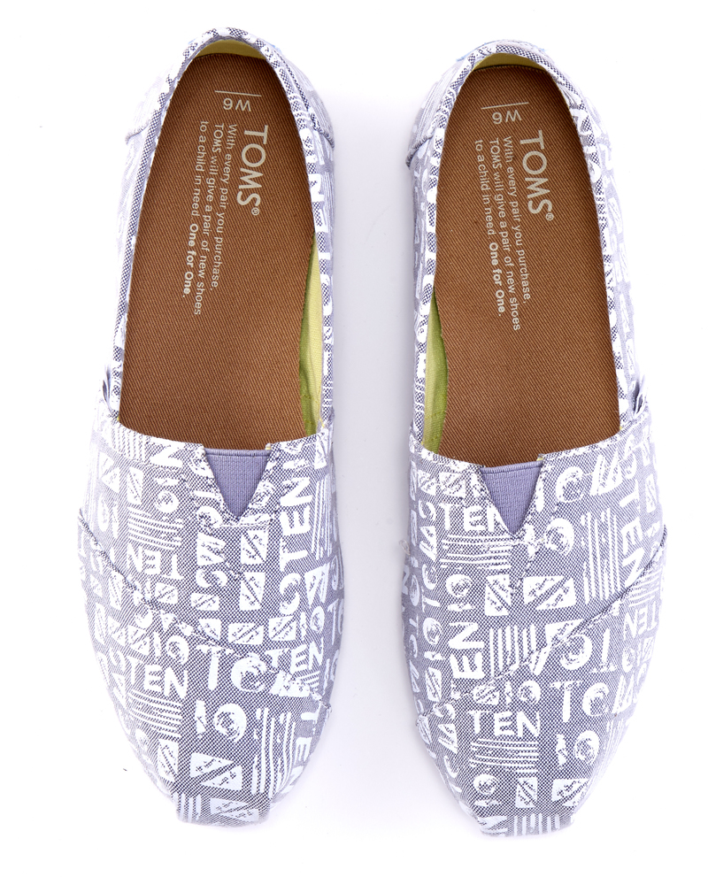 Δείτε όλα τα νέα σχέδια Toms με τις πιο όμορφες εσπαντρίγιες για την ...