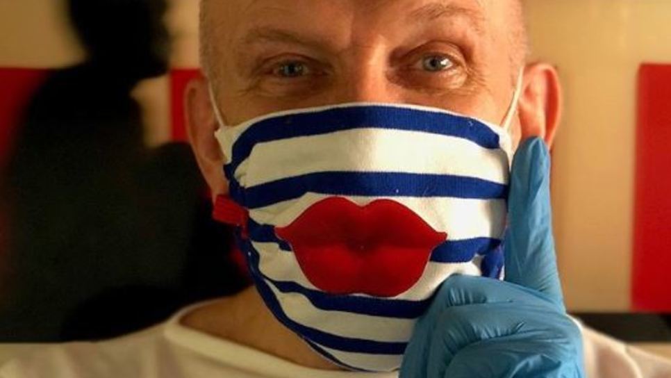 Ο Ζαν Πολ Γκοτιέ σχεδιάζει μάσκες και μας θυμίζει τις χρυσές εποχές της ...