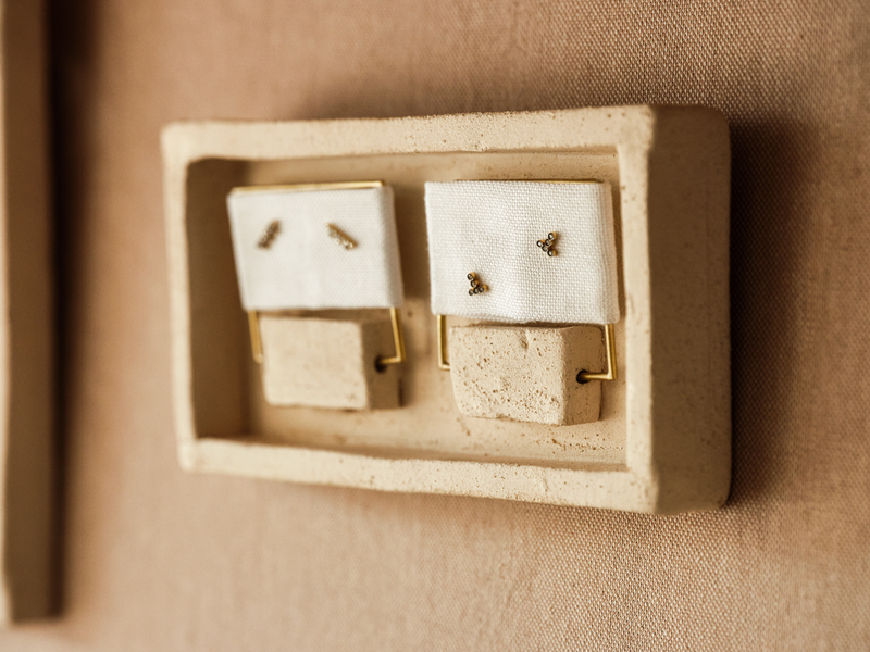 O Αύγουστος βρίσκει το brand Yannis Sergakis στο λιμάνι της Ύδρας ...