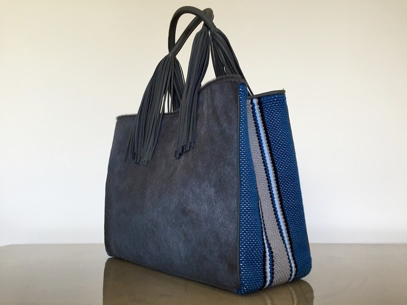 Tagari: Οι ελληνικές τσάντες που φτιάχνονται στον αργαλειό