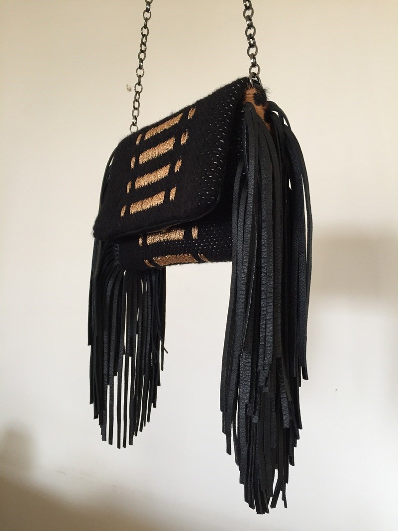 Tagari: Οι ελληνικές τσάντες που φτιάχνονται στον αργαλειό