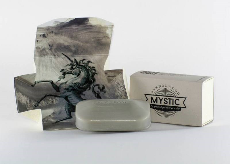 Nivo [νίβω] Soap: Το ένα χέρι νίβει το άλλο και τα δυο το πρόσωπο